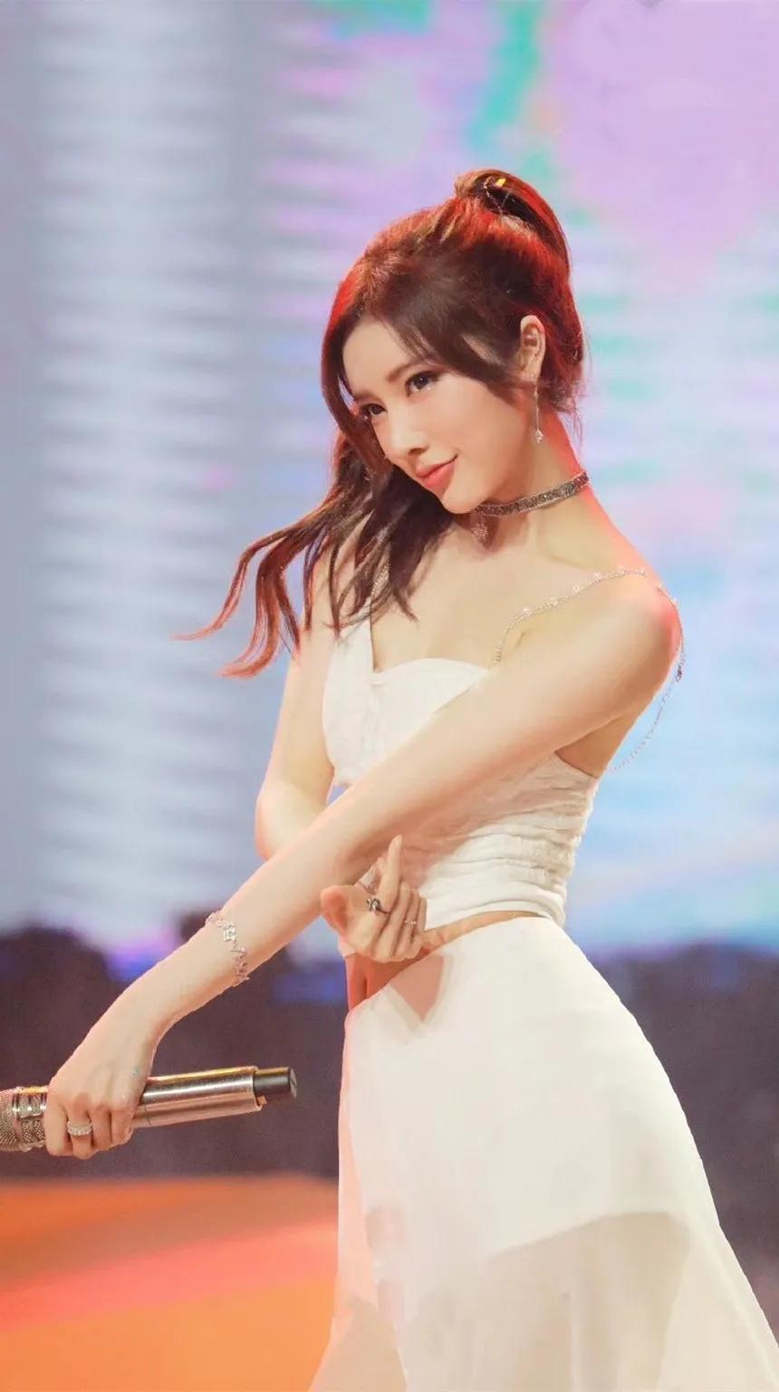 Dai Yanni is charming and charming - iNEWS